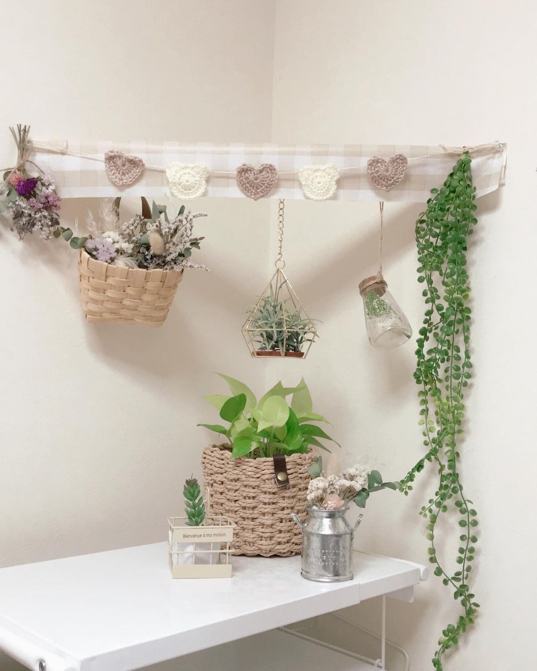 ドライフラワーの吊るし方｜ハンギングインテリアを楽しむ方法